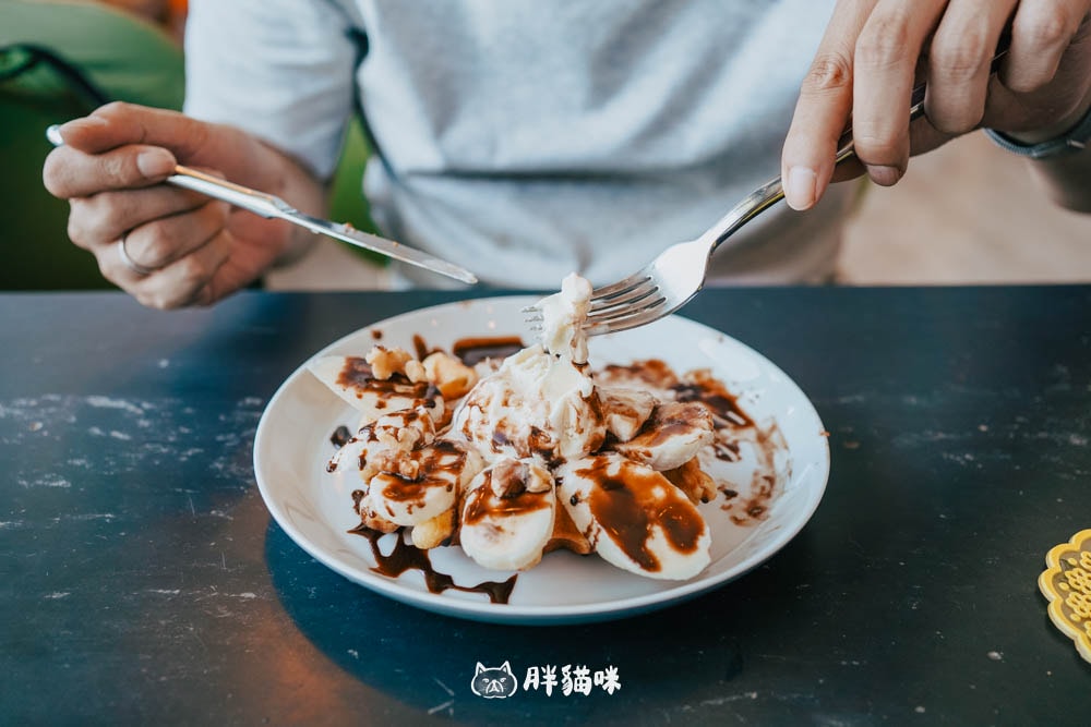 【宜蘭蘇澳】海神咖啡Poseidon Cafe：情人灣海景咖啡廳！比利時列日鬆餅香蕉巧克力 – 胖貓咪的奇幻旅程
